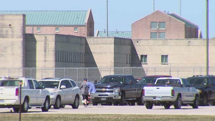 Federal prison officials, Jefferson County deputies search for two men ...