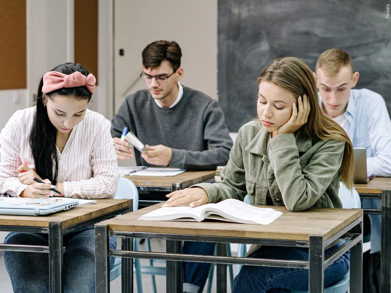 Applications now open for student financial aid programs