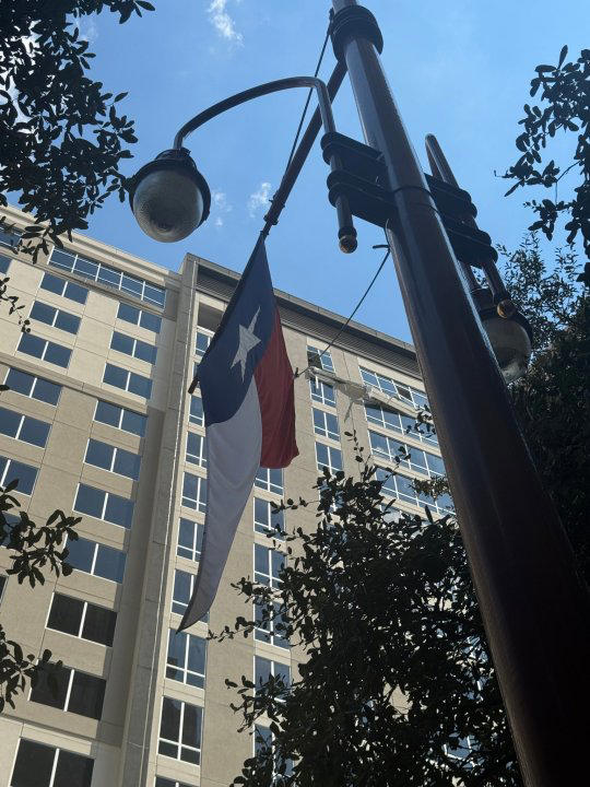 6 injured after explosion of building in downtown Houston, HFD says