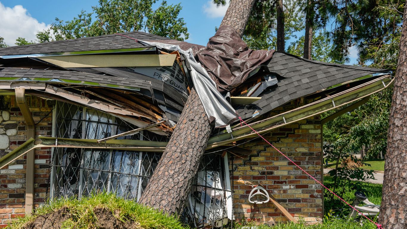 Low-income Houstonians hit hardest by slow Hurricane Beryl recovery