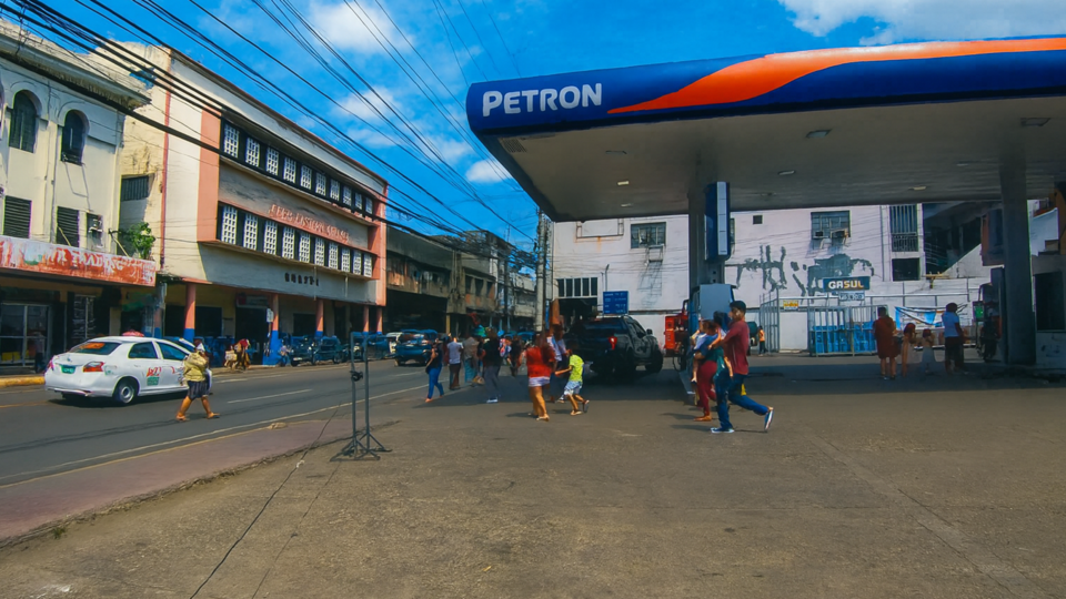 Recorrido a pie por la calle Colón en el centro histórico de Cebú ...
