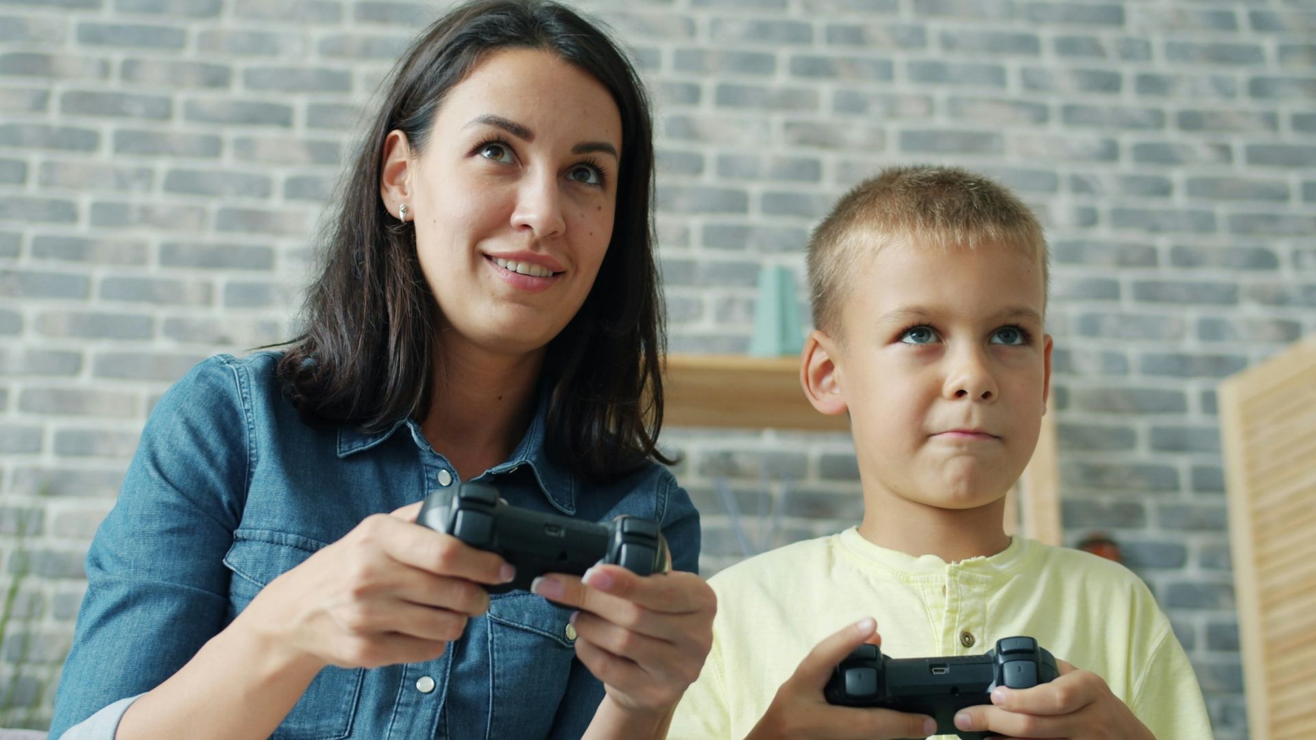 20 Signs That Your Kid Shouldn't Play Video Games Online