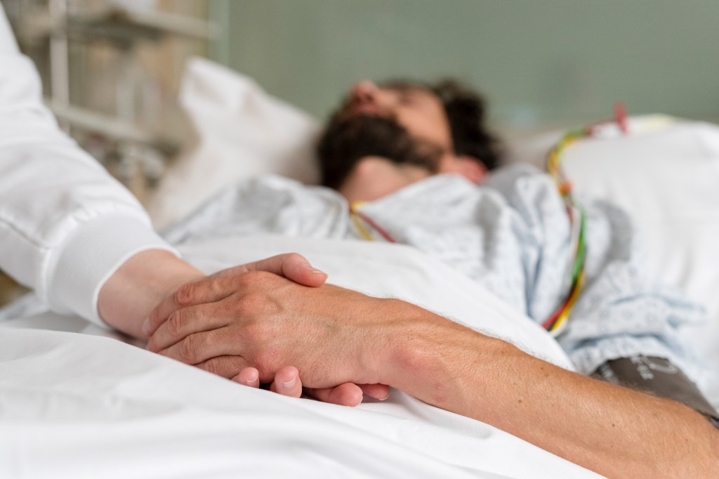 Hospice nurse explains the 4 stages your body goes through when you die