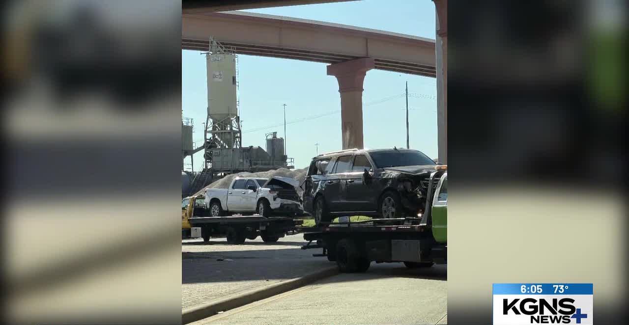 Driver seriously injured after DPS chase ends in crash on I-35 Frontage ...