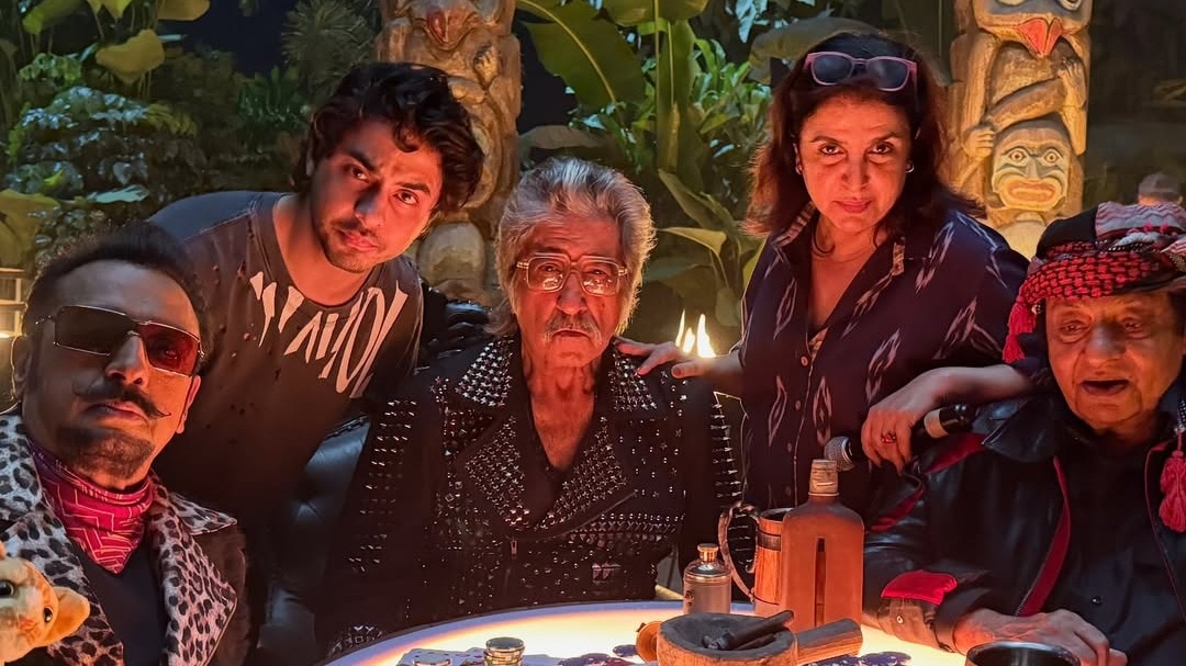 Farah Khan shares pics with Bollywood villains, reveals fun fact about ...