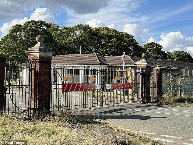 Army 'on standby' to build new migrant accommodation camps