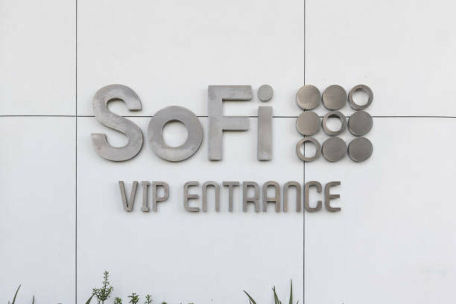 SoFi starts offering no-fee options trading for beginners