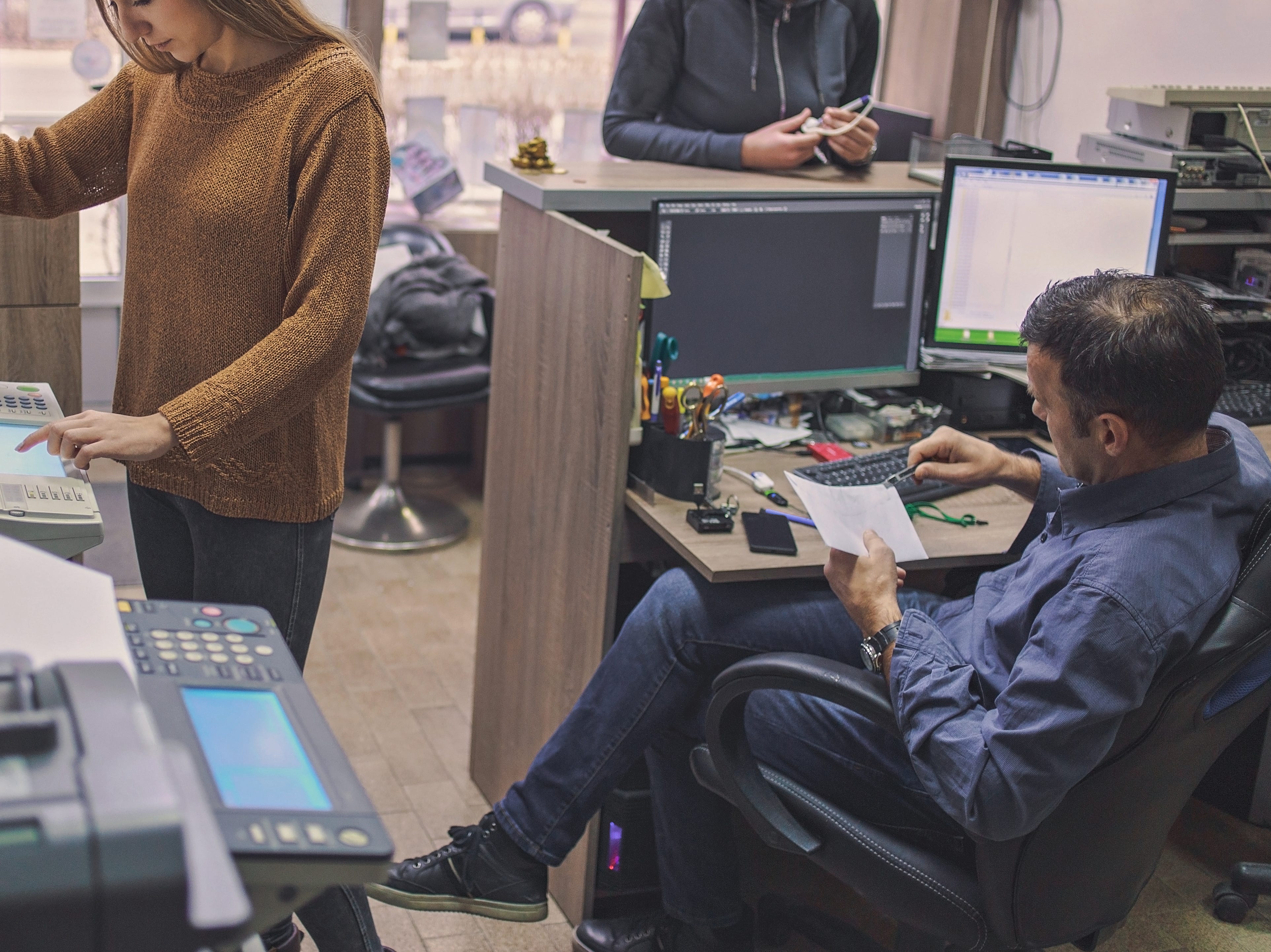 Weaponized incompetence isn't just a problem for couples. Here's how ...