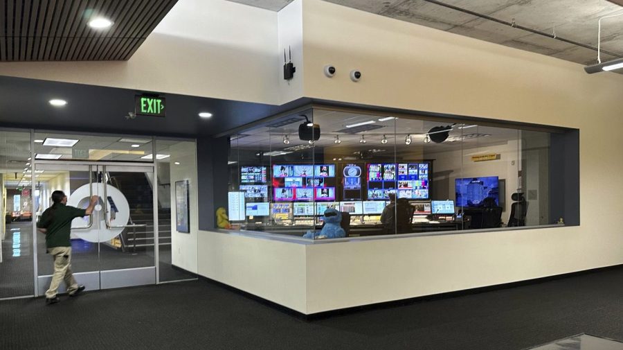 Trust in media outlets reaches record low: Gallup