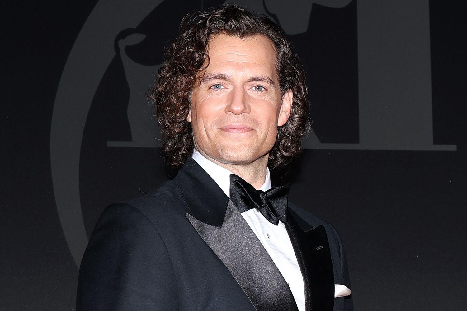 Henry Cavill Is Working Out Again After Suffering Leg Injury on ...