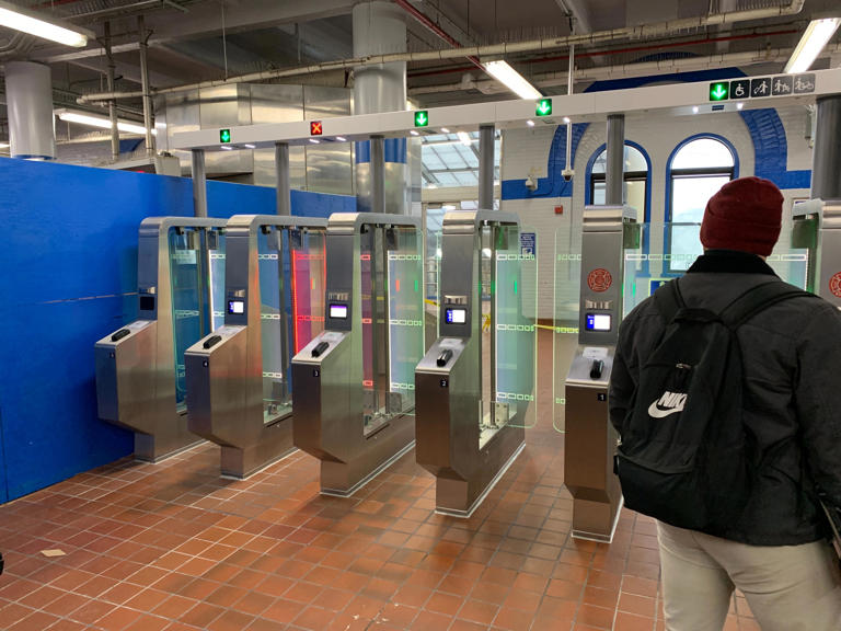 SEPTA installing full-length fare gates at City Hall Station along ...