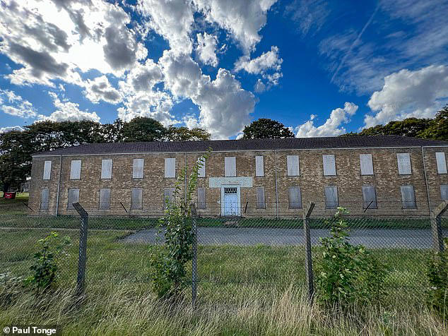 Army 'on standby' to build new migrant accommodation camps