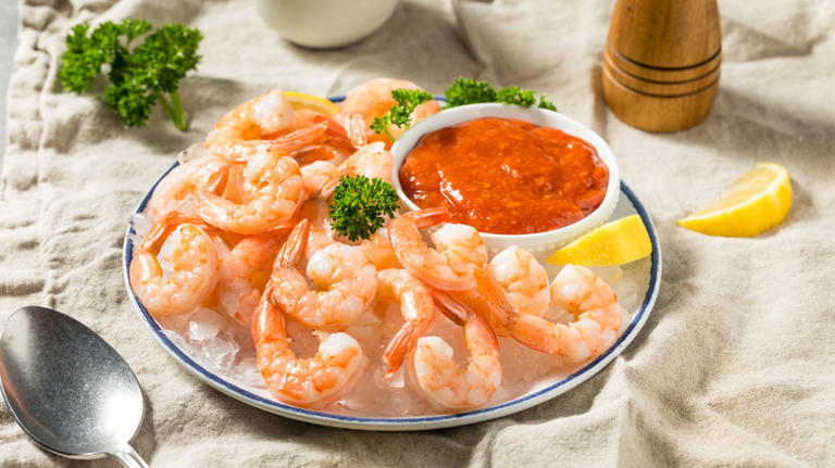 The Only Way To Prepare Shrimp If You Serve It Alongside Dip