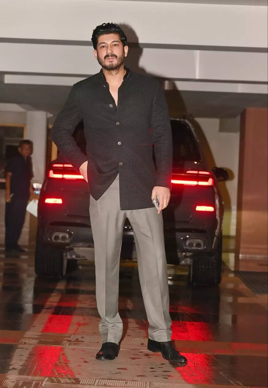 Anshula Kapoor and Rohan Thakkar host engagement bash on Dussehra; Arjun, Shanaya, Harsh ...