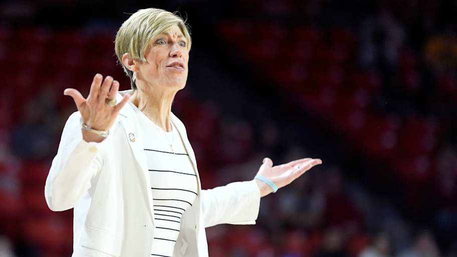 Iowa Extends Offer to 2027 Five-Star Recruit