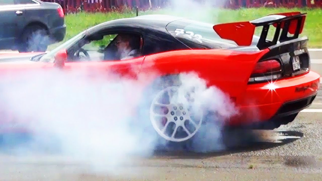Dodge Viper SRT10 – V10 Burnout & Exhaust Sound