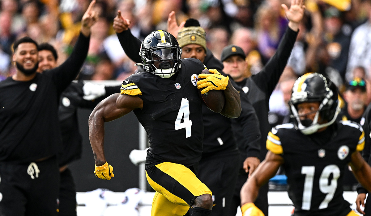 Americans peeved as artist appears to read lyrics to national anthem ...