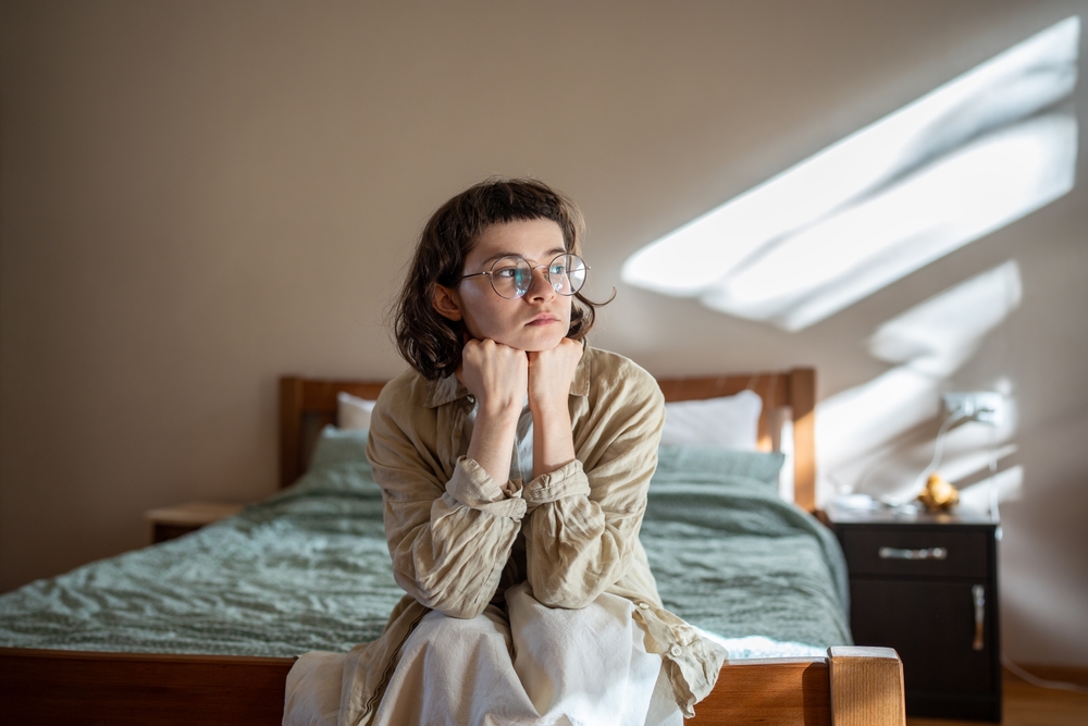 Very Lonely People All Share These 6 Common Traits