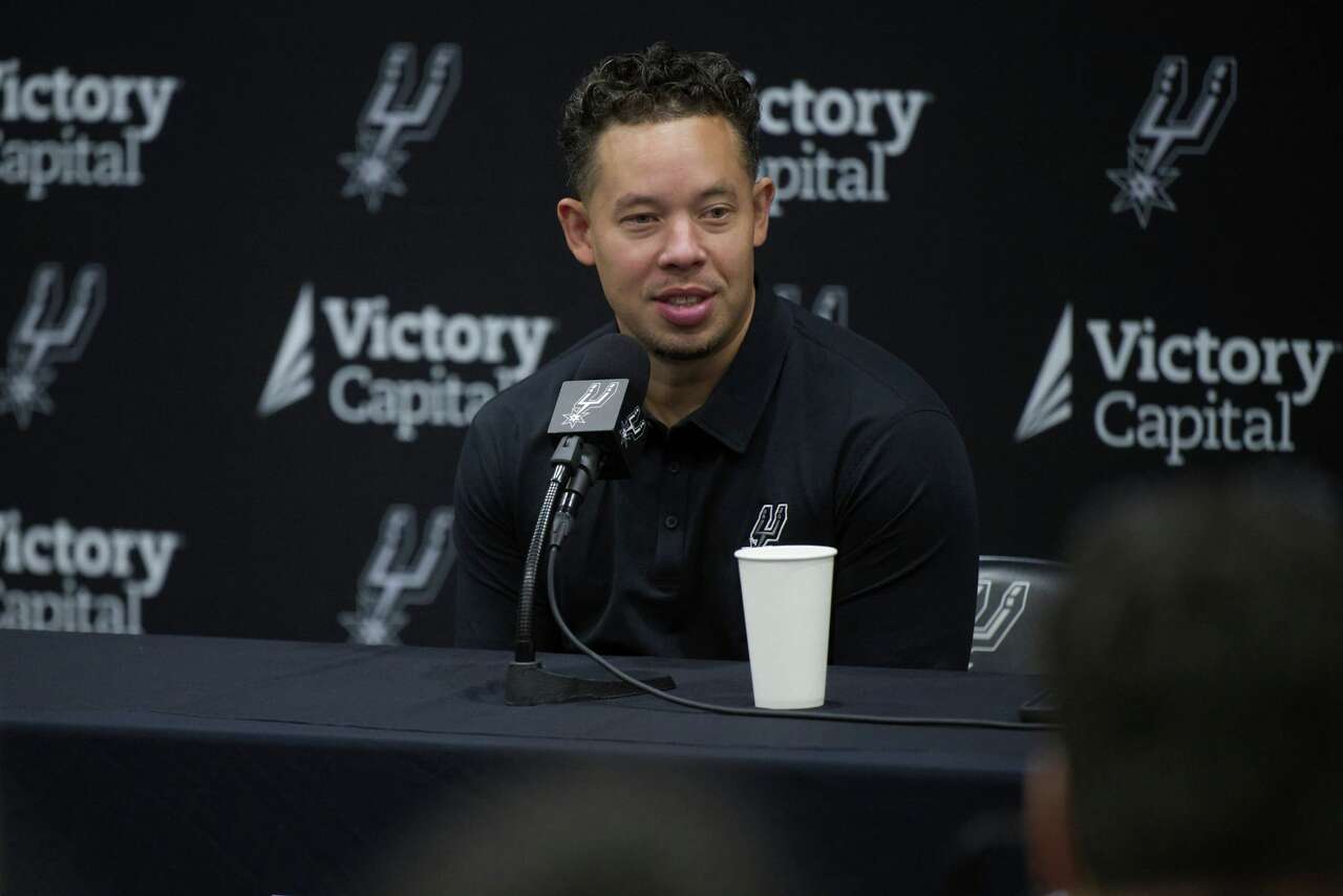 How Mitch Johnson is setting own course in first Spurs preseason in charge