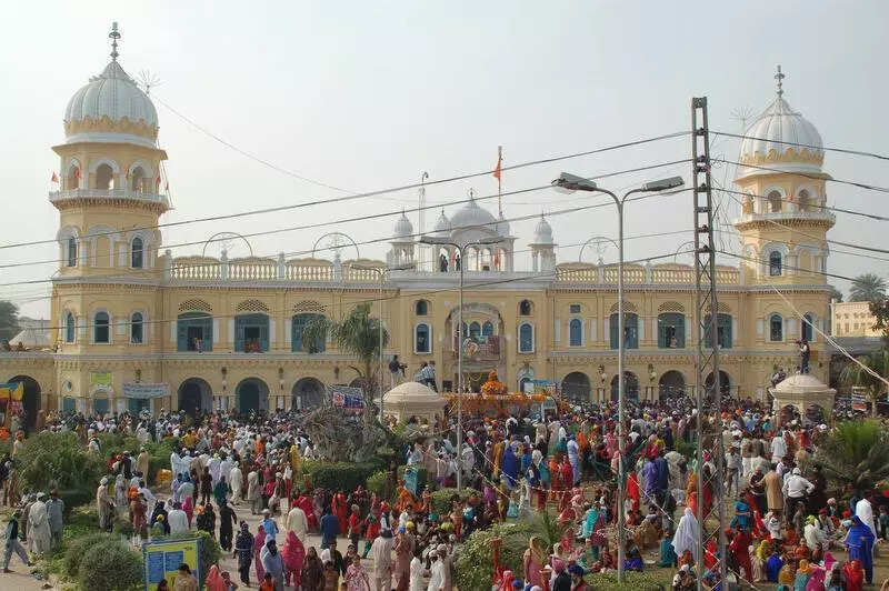 Nanak birth anniversary: Centre allows Sikh jathas to visit Pak ...