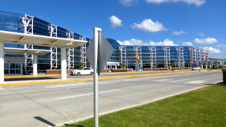 Roanoke residents still feeling confident about flying after two plane ...