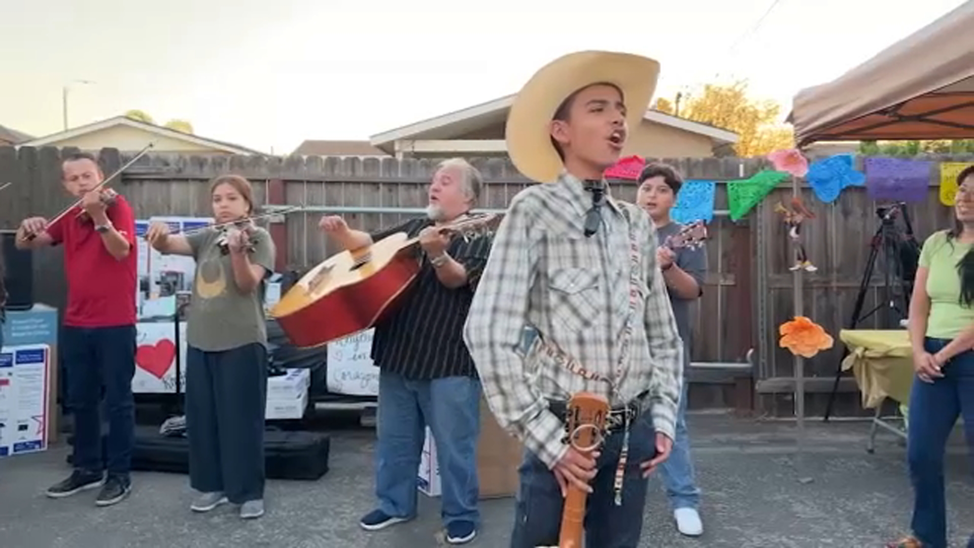 Mariachi music school in Anaheim receives donation from Honda as part ...