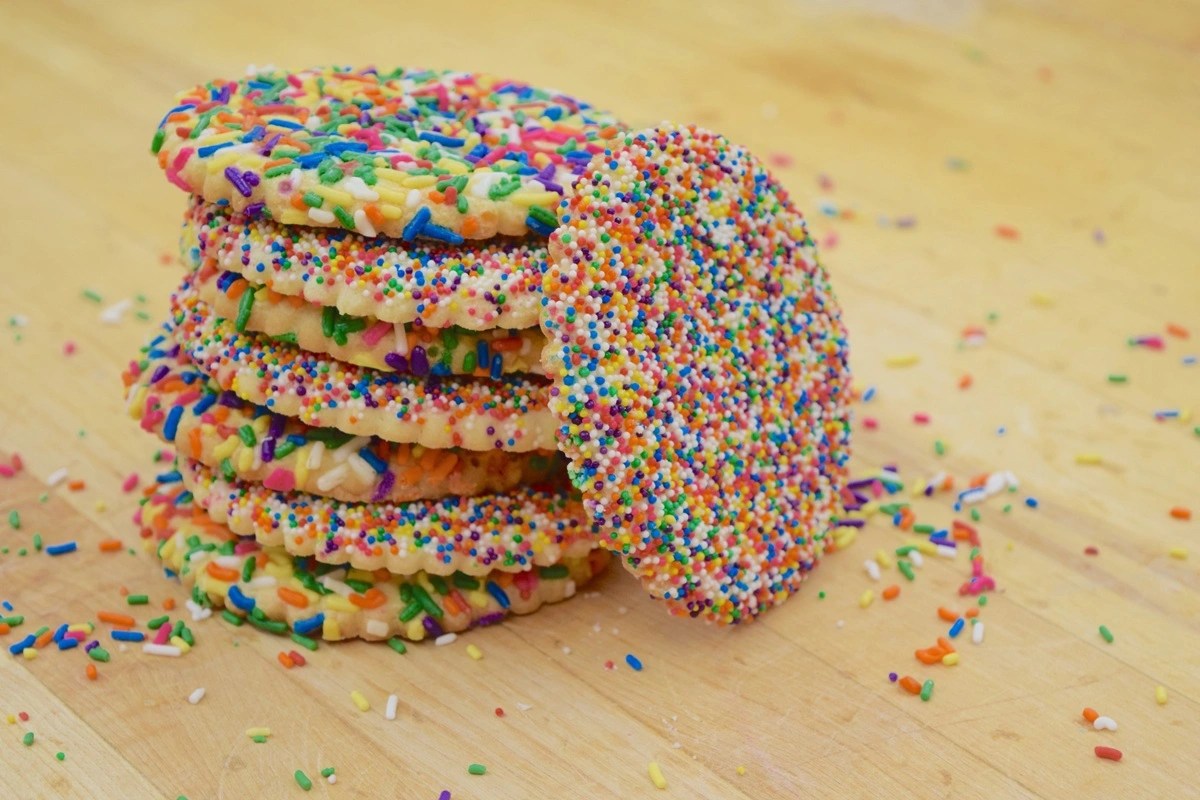 Galletas de chispas de colores, una merienda divertida