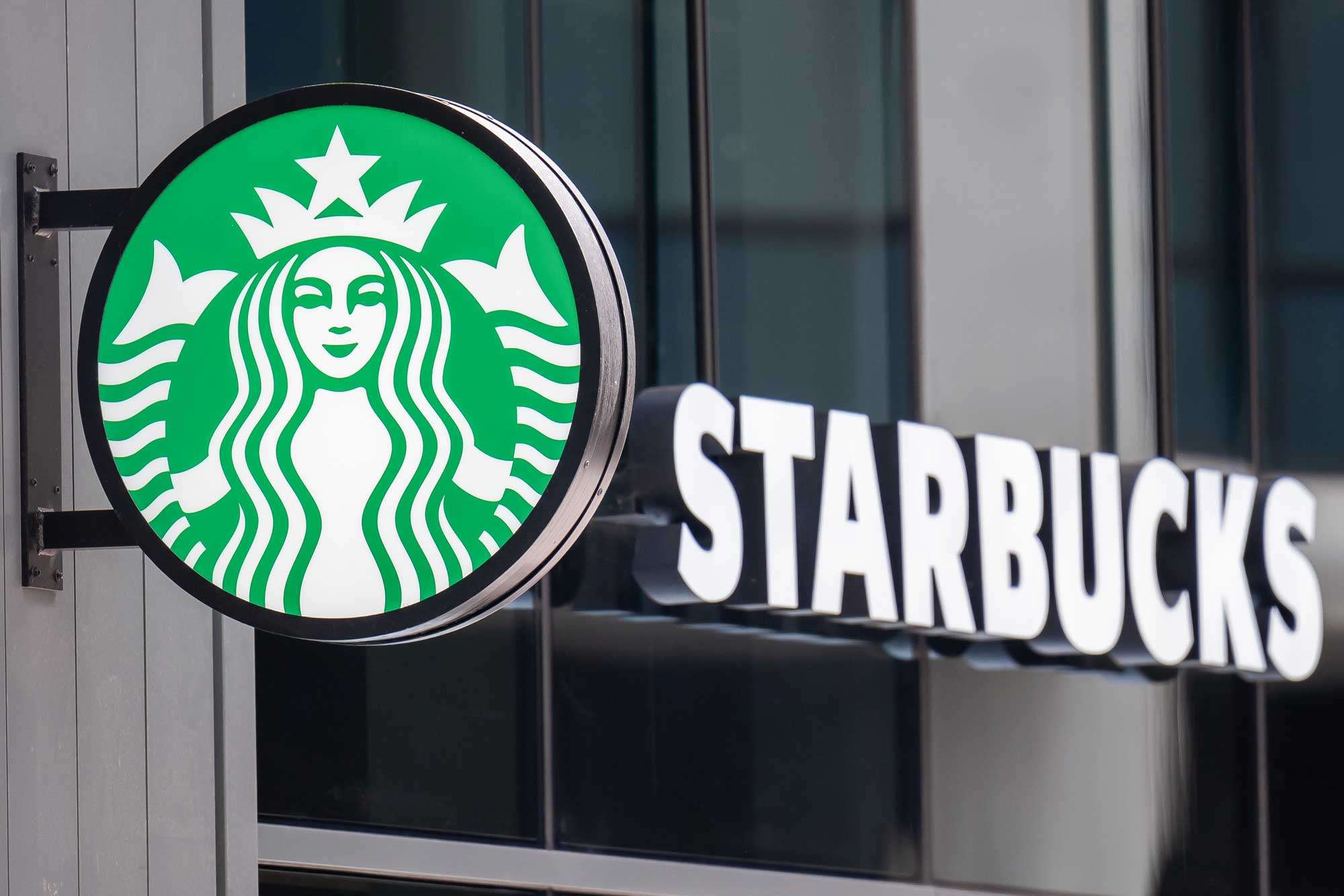 Starbucks Closing Hundreds of North American Stores By the End of the ...