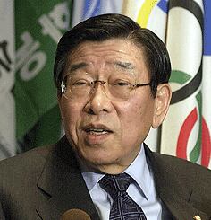 Kim Un-yong's 100m Sprint and Jump Rope Feats in His 40s