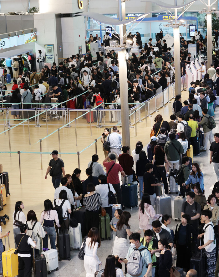 Busy airport on Chuseok holiday