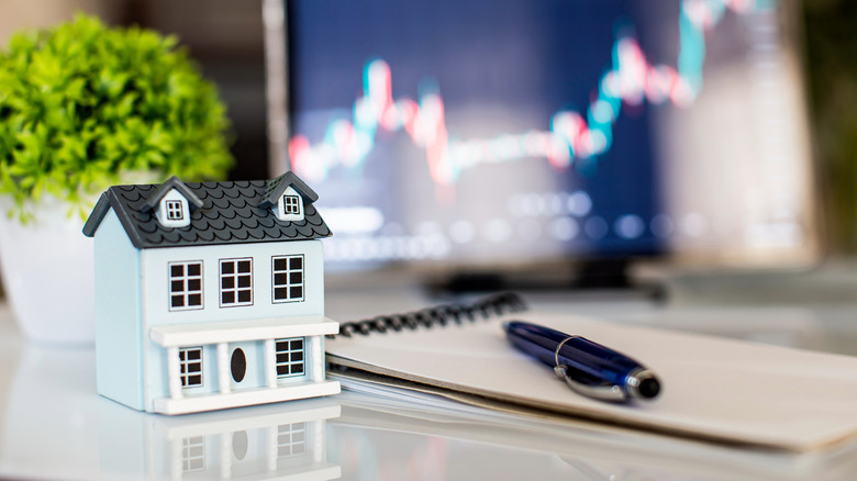 How Falling Credit Scores Impact The Housing Market