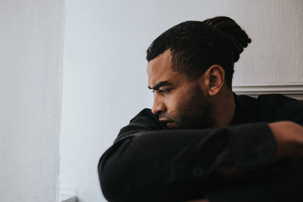 Very Lonely People All Share These 6 Common Traits