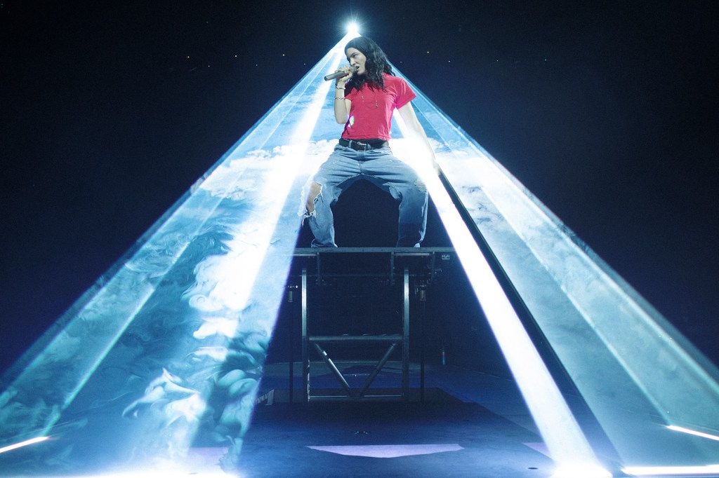 Lorde Brings ‘Virgin' Home With Ultrasound Tour Stop at Madison Square ...