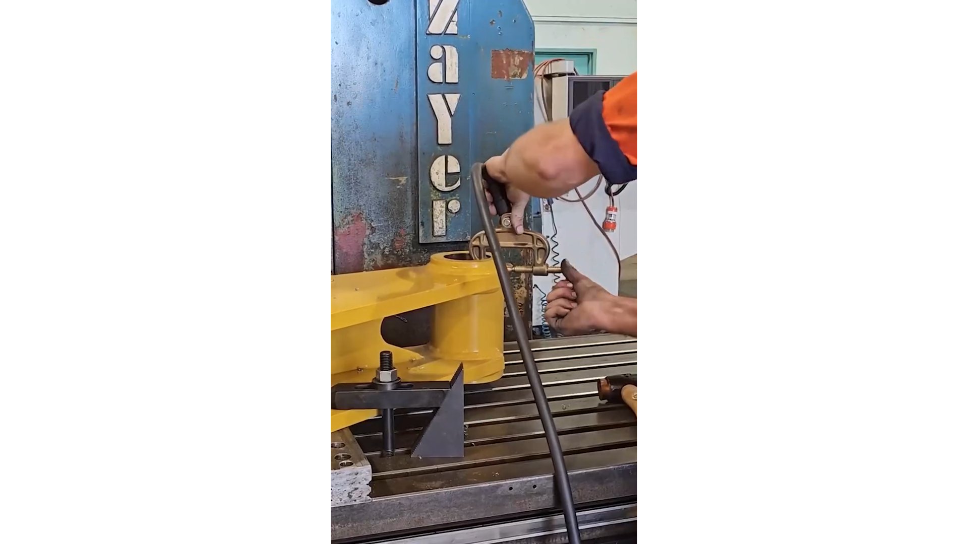 CAT 631 Apron Lift Frame Repair