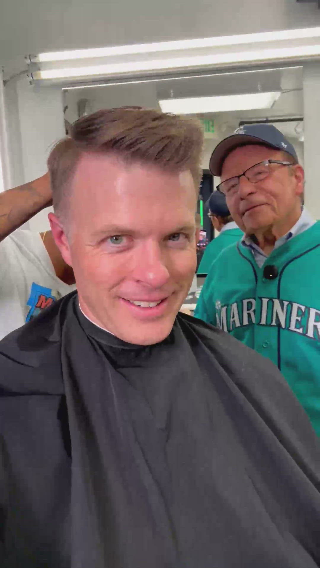 KING 5 morning anchor goes all out for the Mariners