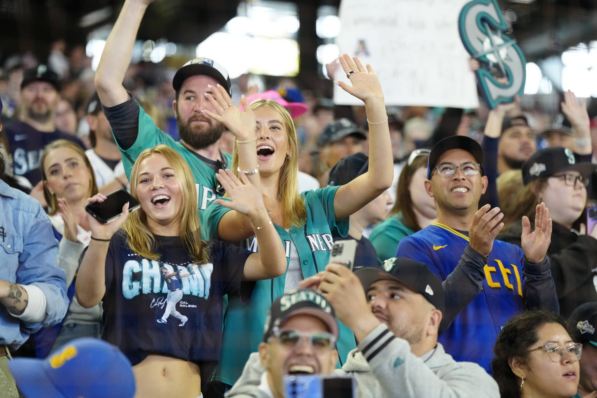 Seattle Mariners host public scrimmage ahead of postseason