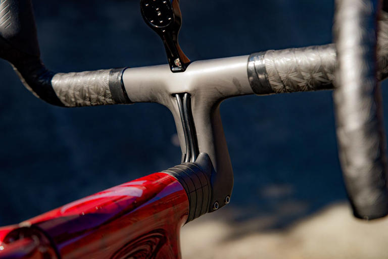 Specialized Aethos 2 Stuns as Lightest Frame Again. The Latest Features ...
