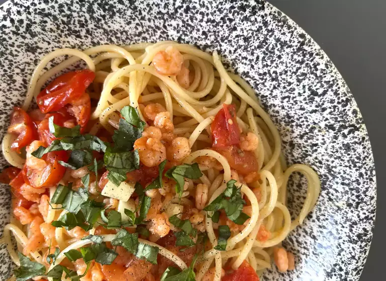 Pasta with cherry tomatoes and shrimps
