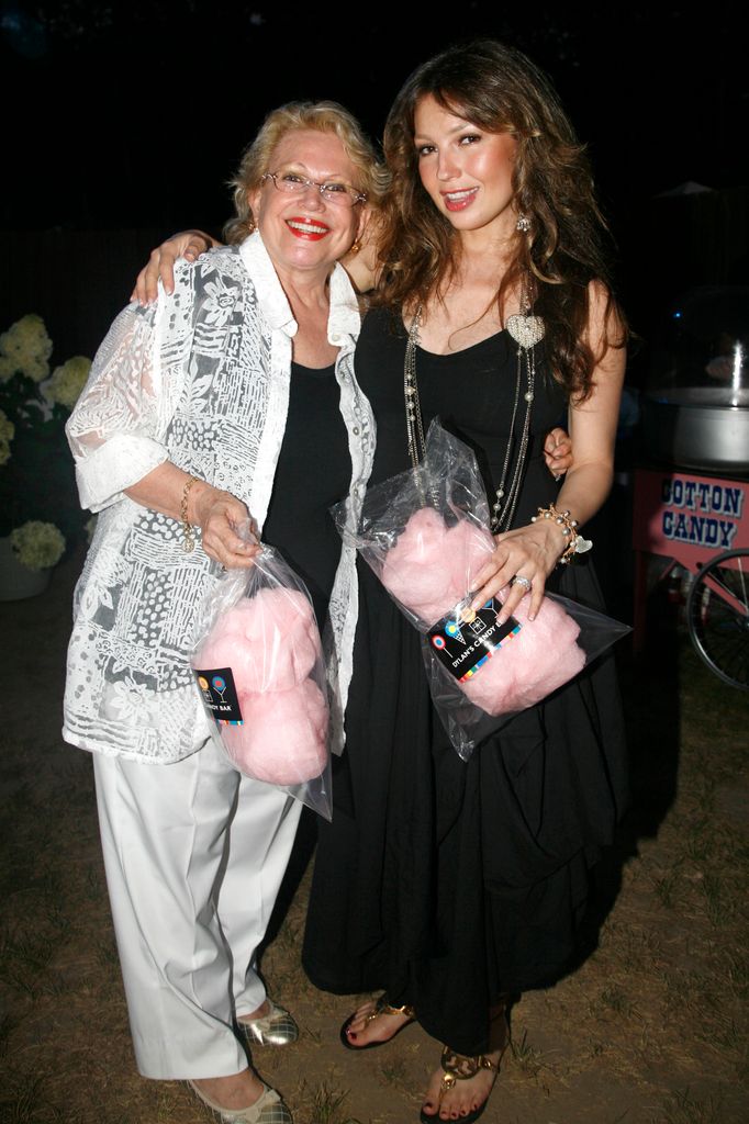 Thalía honra la memoria de la mujer más maravillosa que ha conocido: su ...