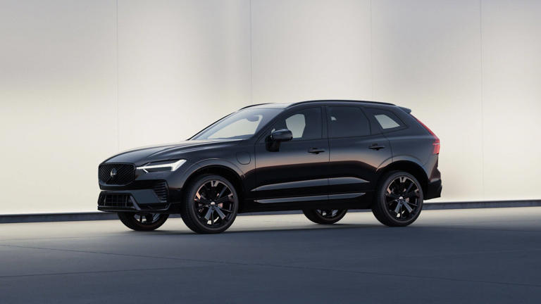 Darkness Comes for the U.K. as Volvo Introduces the 2026 XC90 Black ...