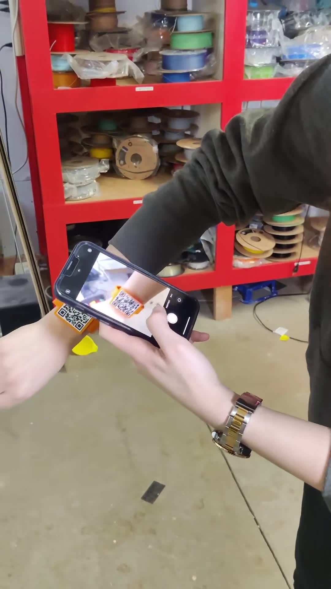 What's the difference between a dumb watch and a Rolex?