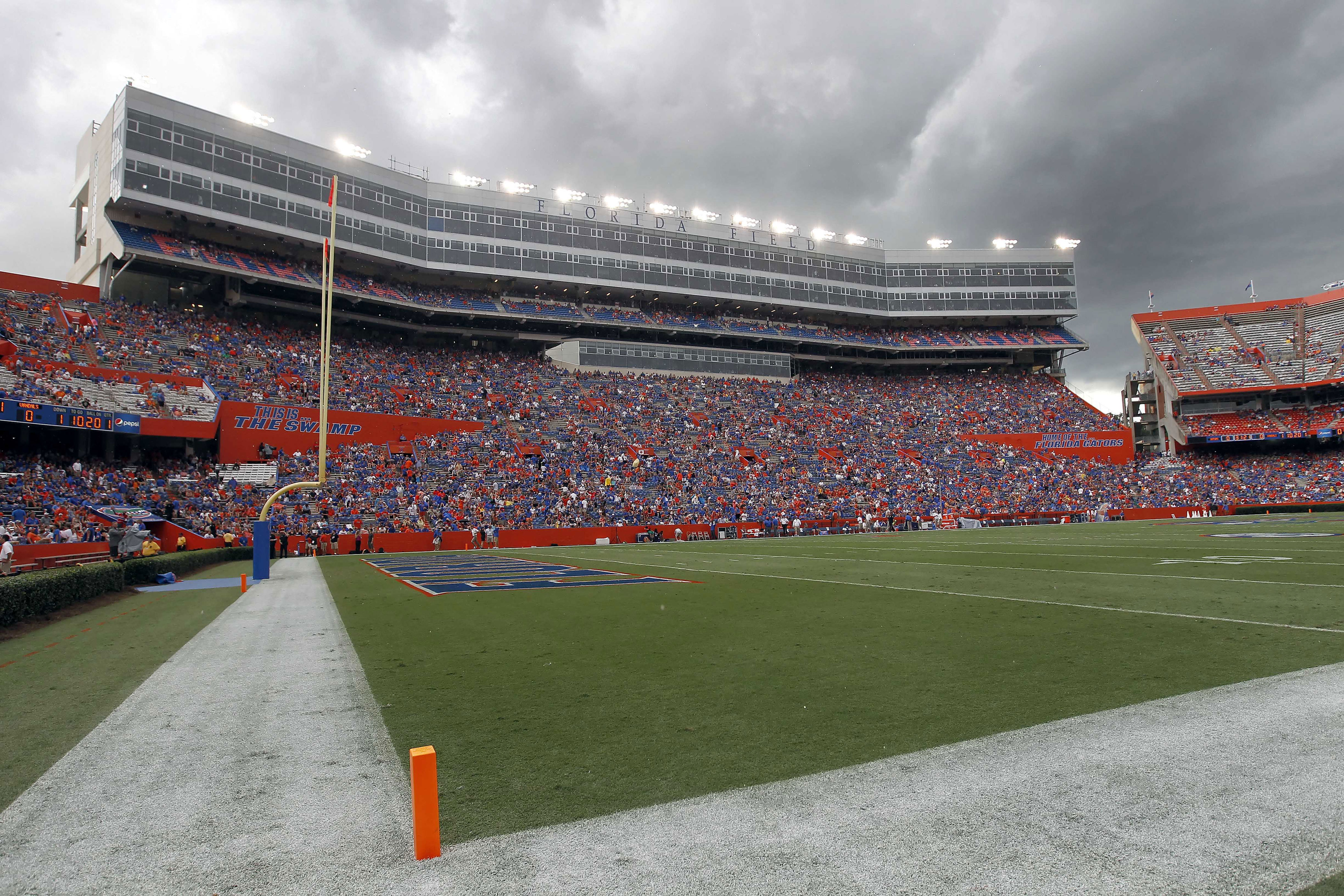 Forecast rain could disrupt No. 9 Texas at Florida