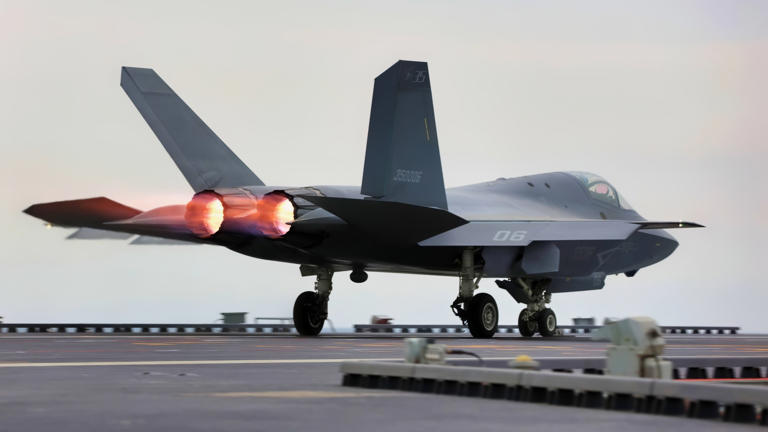 China is building aircraft carriers bigger than the USS Ford — but they ...