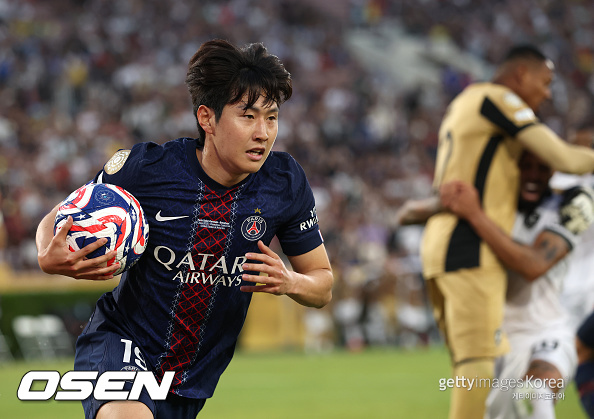 비야레알 "이강인 임대 후 완전 영입하고 싶다"... 주전 빨간불→UCL 맹활약→주가 상승 기미 보인다! LEE 벌써 러브콜 받나