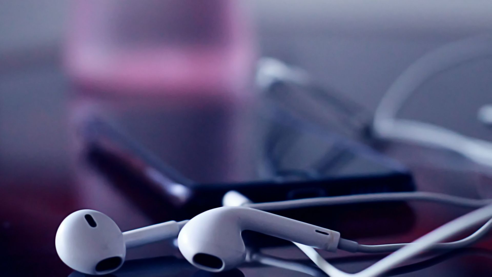10 Reasons We Miss The Headphone Jack & 10 Reasons Why Bluetooth Is ...