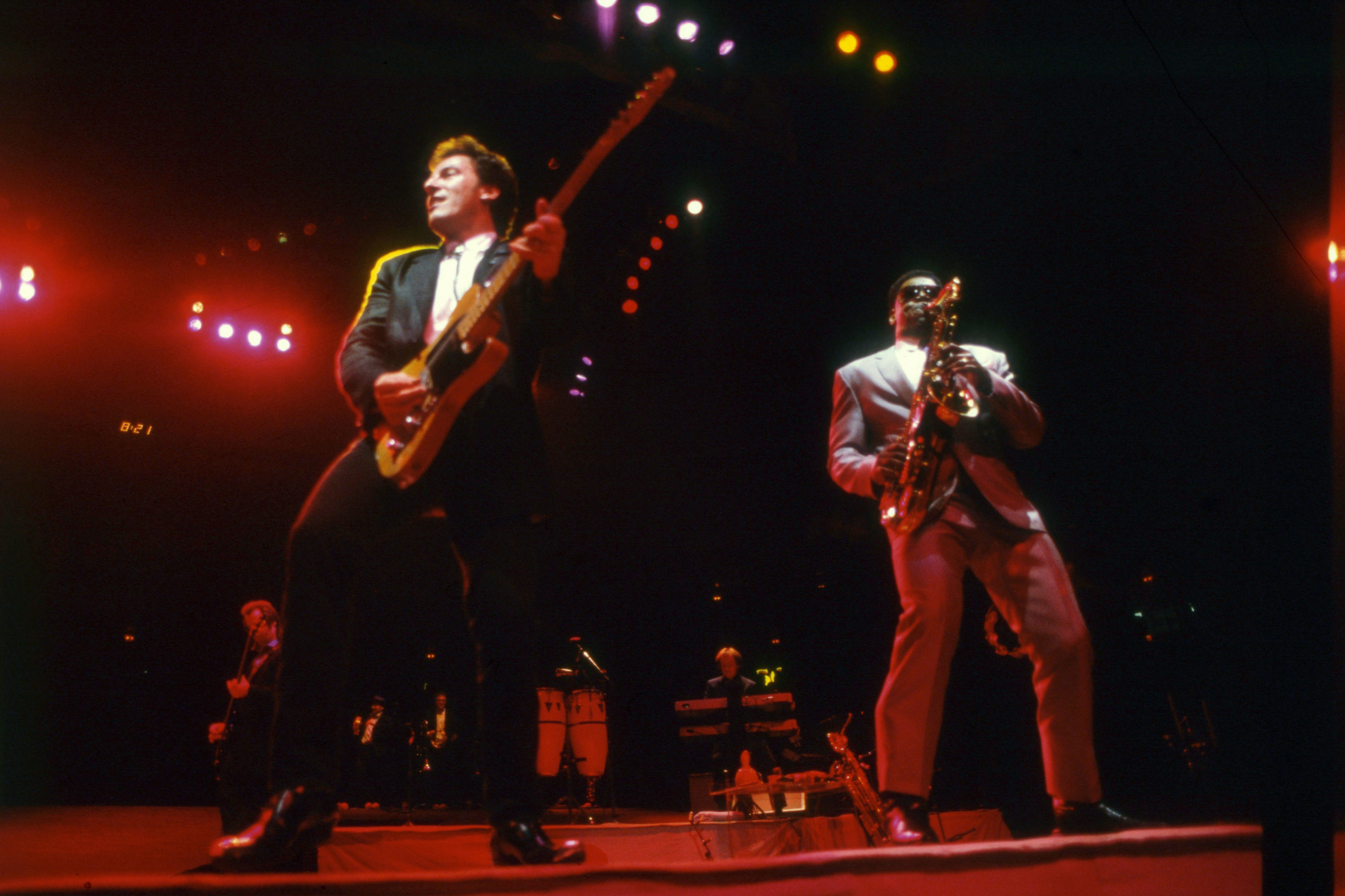 Bruce Springsteen plays the best show around (1985)