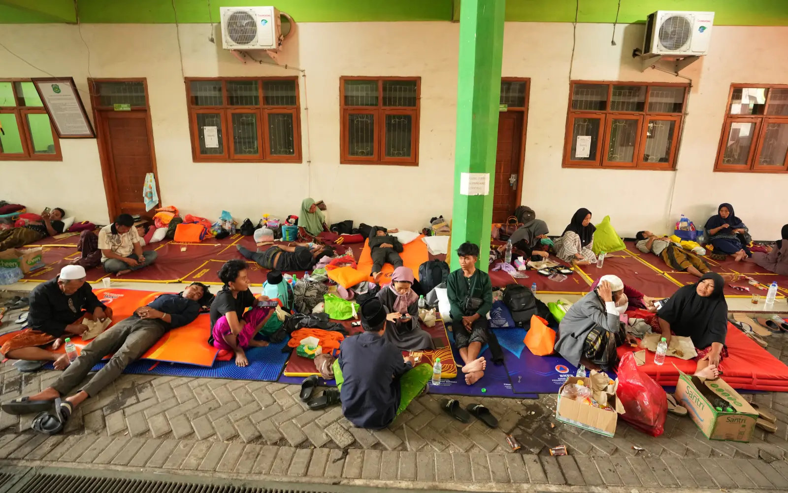 Indonesia school collapse death toll rises to 7