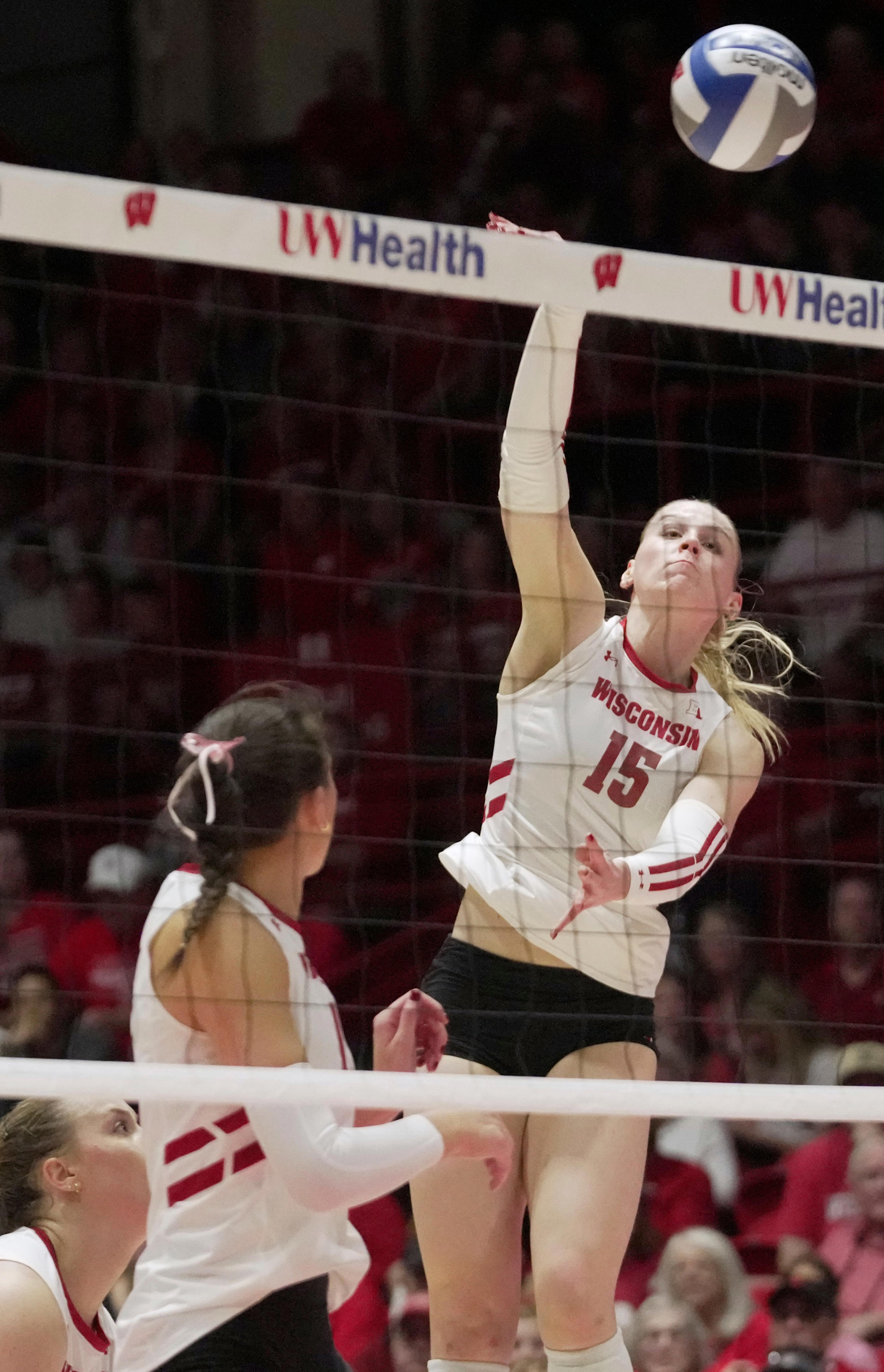 Wisconsin Badgers volleyball bests Oregon in All-American transfer Mimi ...