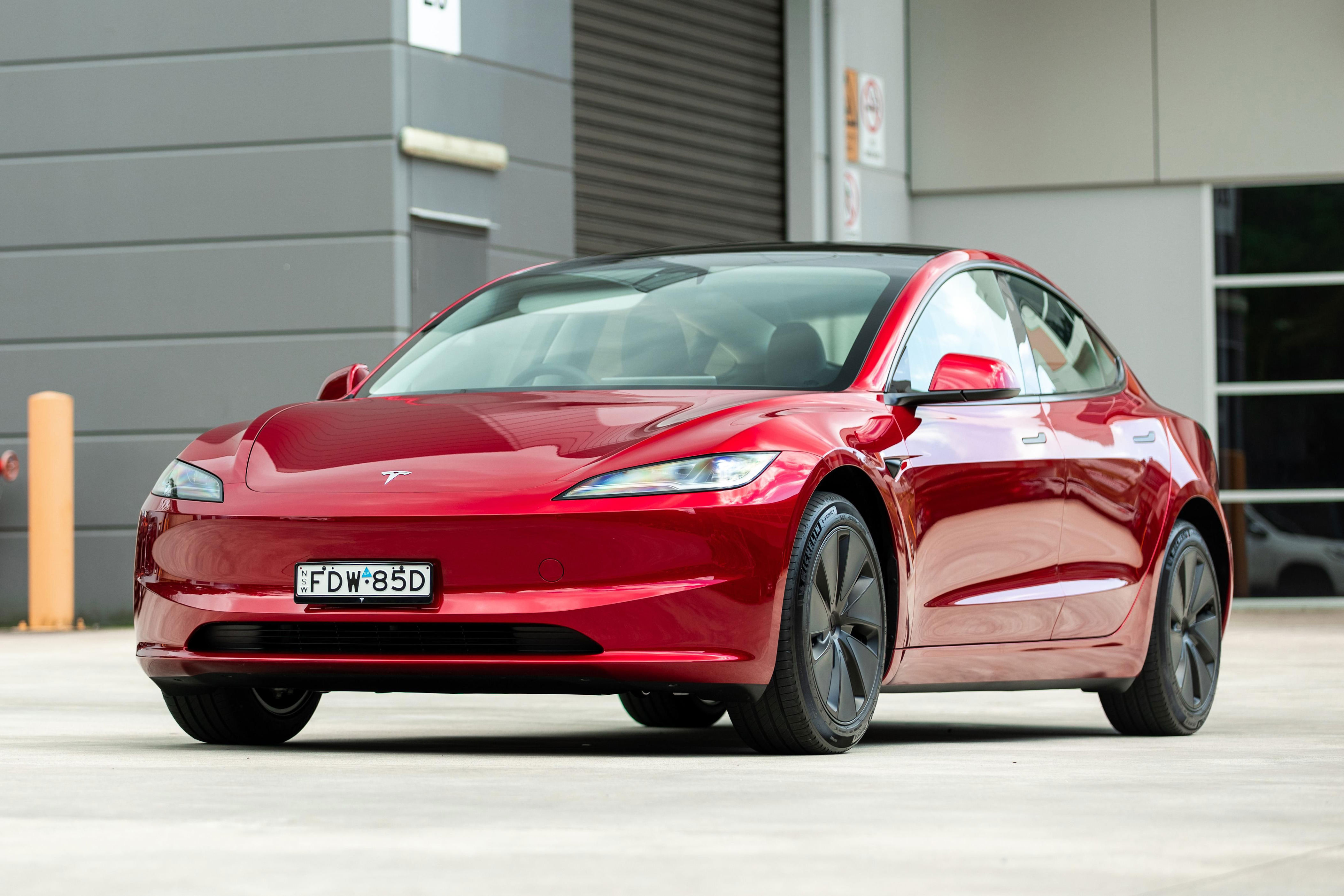 Tesla income falls as revenues rise in Q3