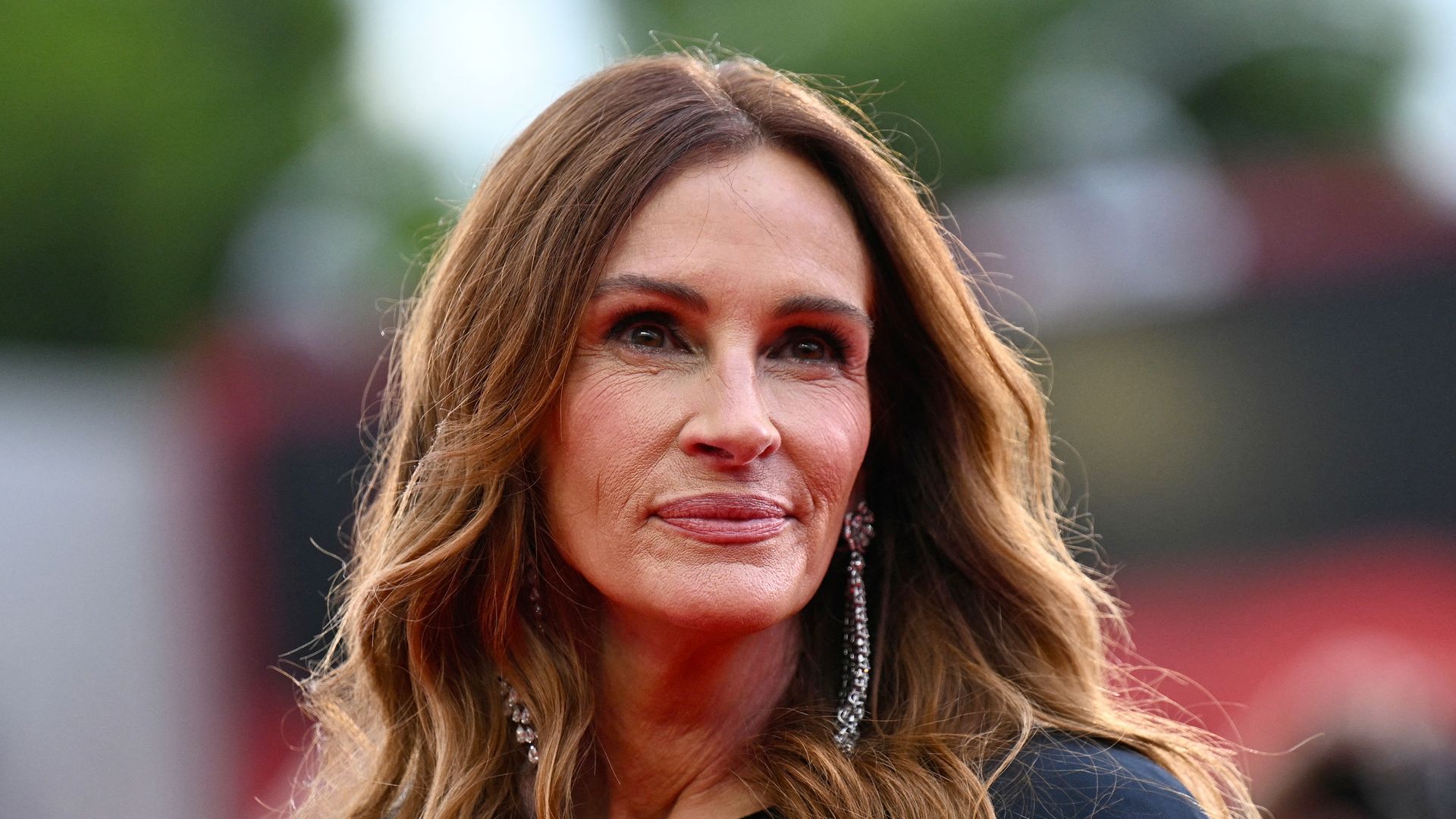 Julia Roberts reveals emotional goodbye as youngest son moves out ...